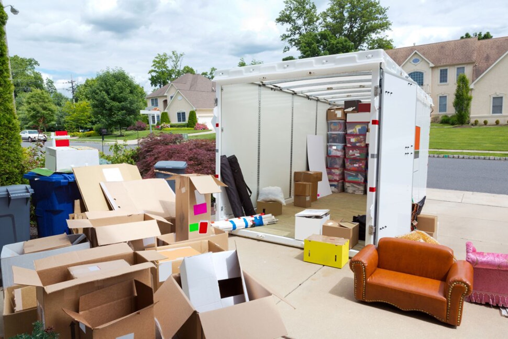 Reliable Container Shipping for Furniture in Abu Dhabi